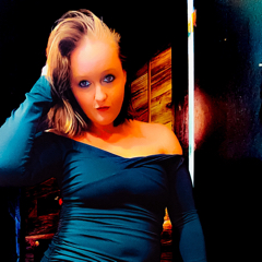 Courtney Danielle - Linkfly